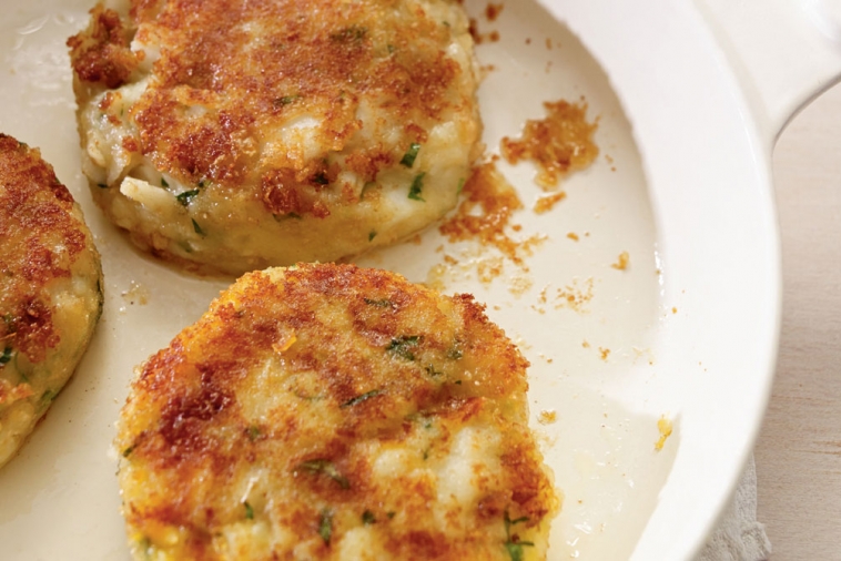 Cheddar and Cod Fish Cakes | Canadian Goodness