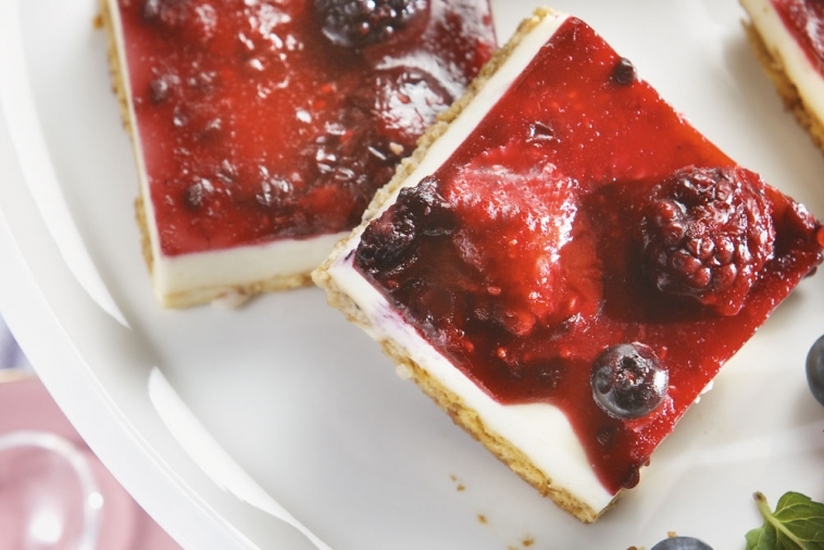 Cheese Mousse on Graham-Cracker Cookies | Canadian Goodness