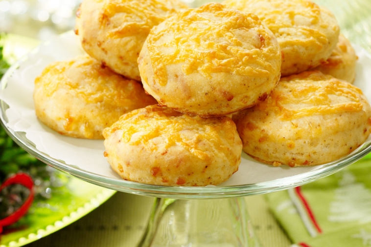 Traditional Chili and Cheddar Christmas Biscuits | Canadian Goodness