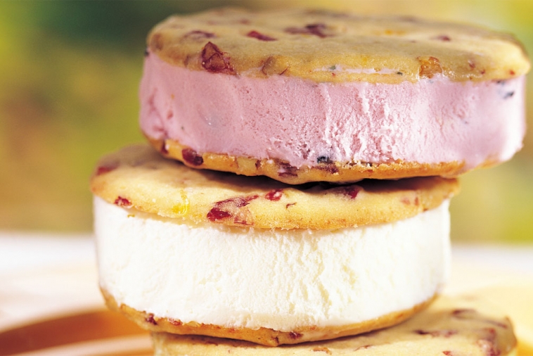 Fancy Cookies with Aged Cheddar and Fruit | Canadian Goodness