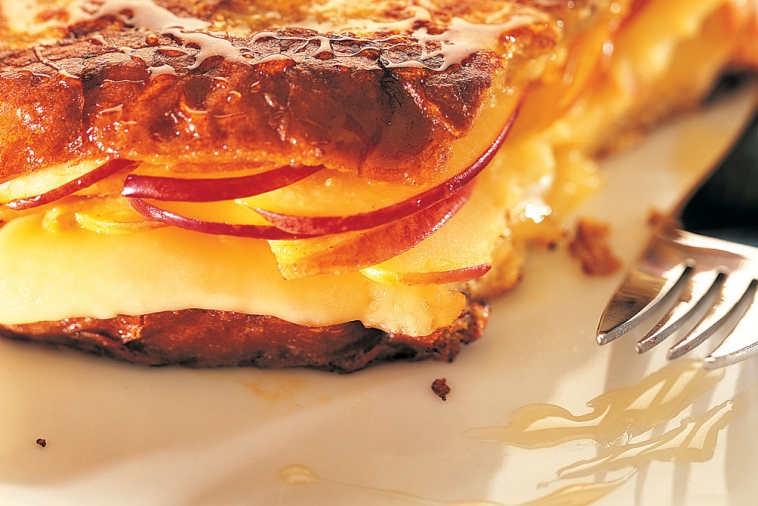 French Toast with Apples and Gouda | Canadian Goodness