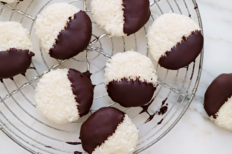 Magic Cream Cheese Macaroons | Canadian Goodness