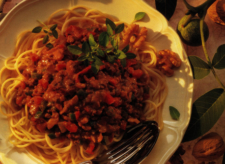 Super Spaghetti with Walnuts | Canadian Goodness