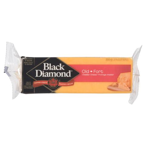 Black Diamond Old Coloured Cheddar 200g | Canadian Goodness